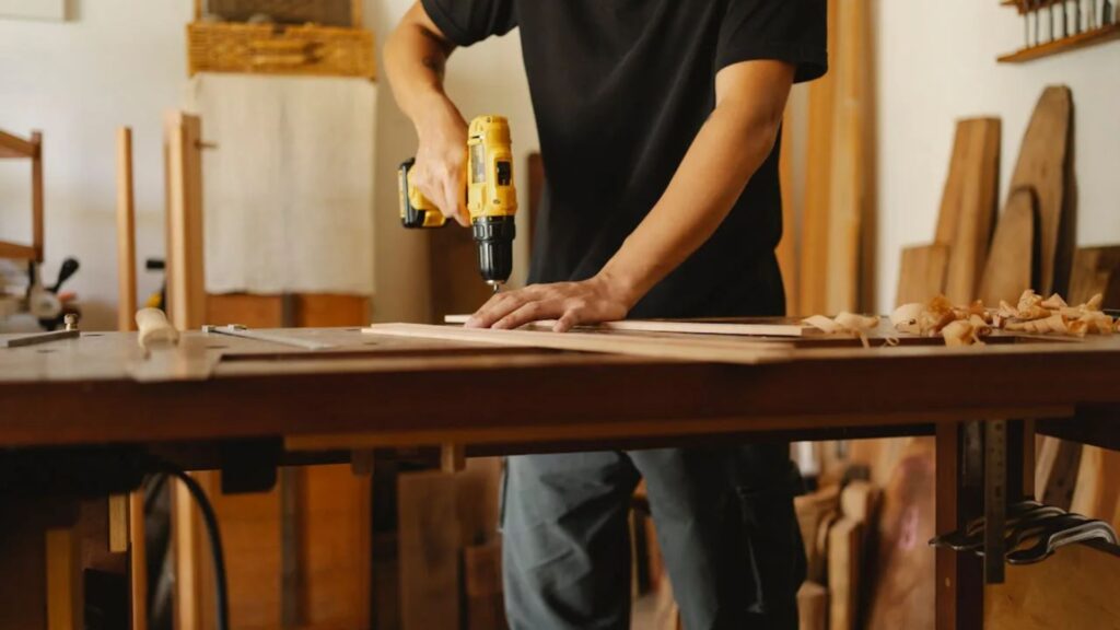 What Are the Key Benefits of Using Professional Carpenter Services?